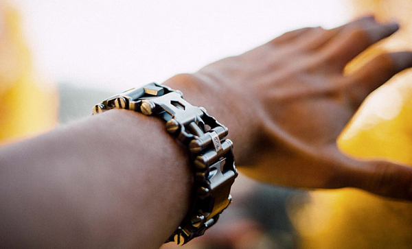 Bracelet tread store